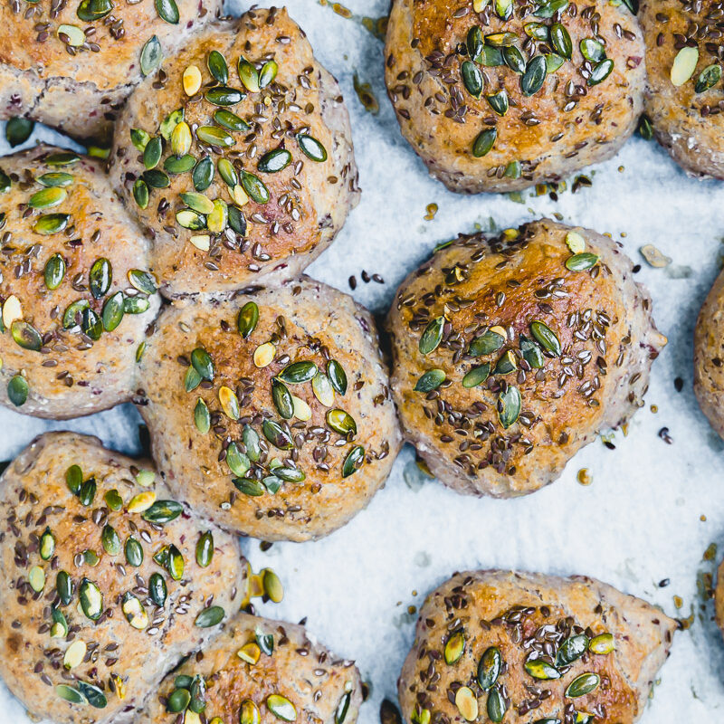 Bønneboller - grove boller bagt med bønner - Stinna