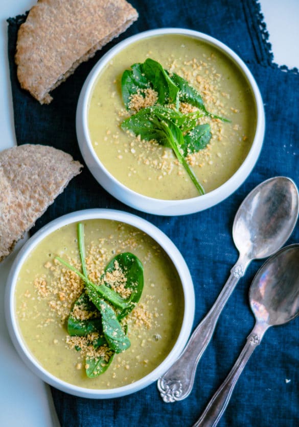 Broccolisuppe - med kokosmælk og karrypasta - Stinna