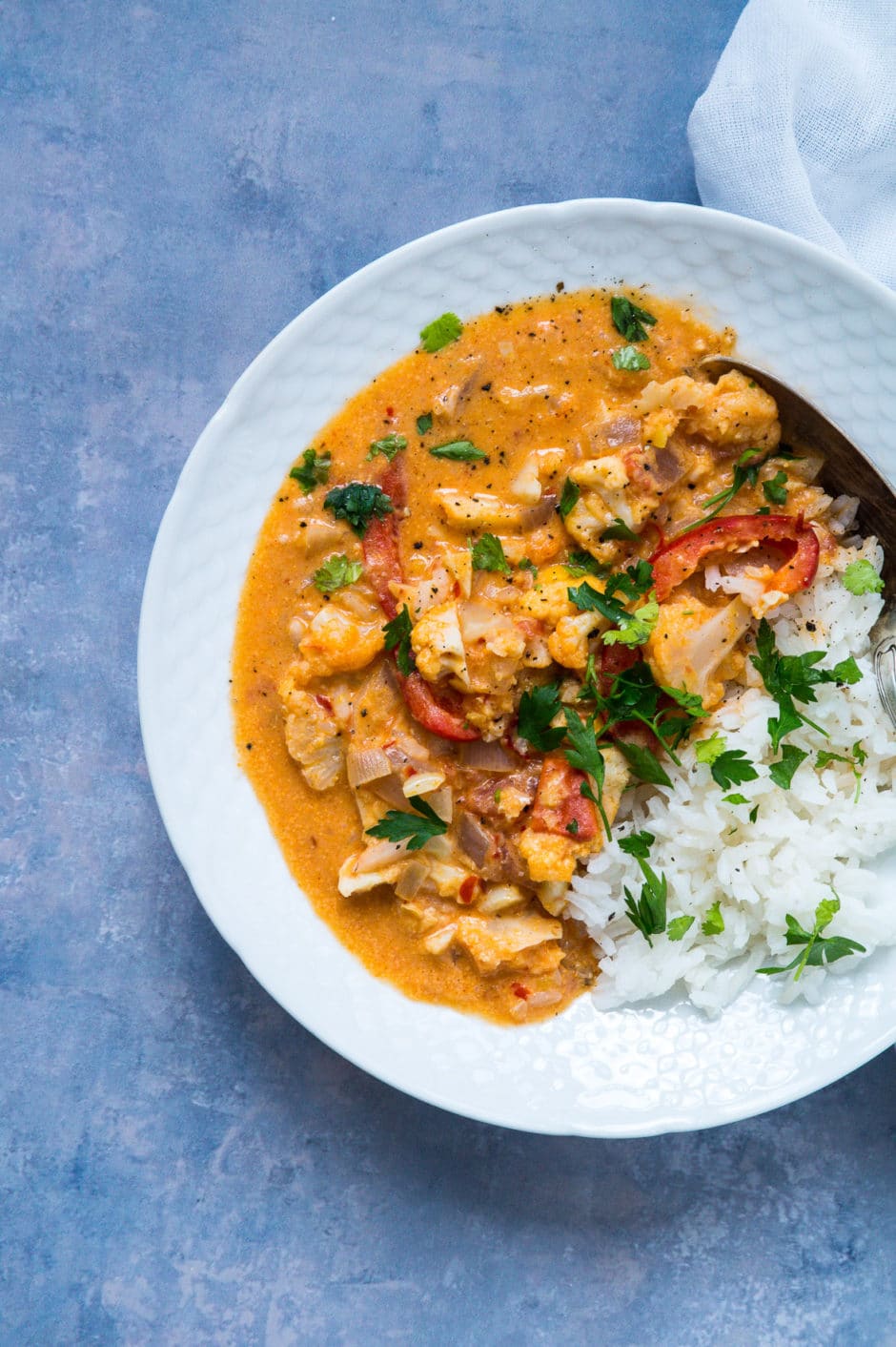 Vegetarisk rød karry - blomkål og røde linser i rød karry-kokos sauce