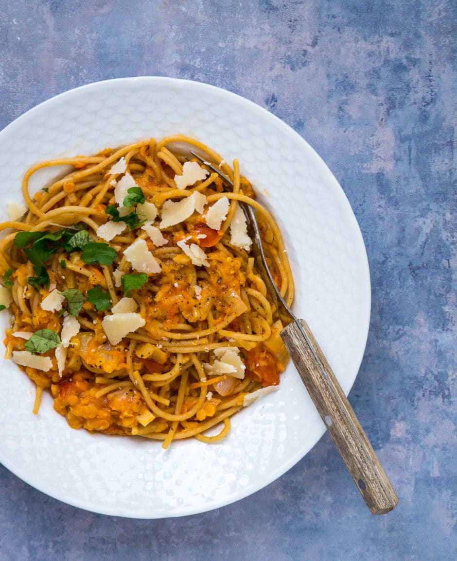 Spaghetti i linsesauce - vegetarisk bolognese - Stinna