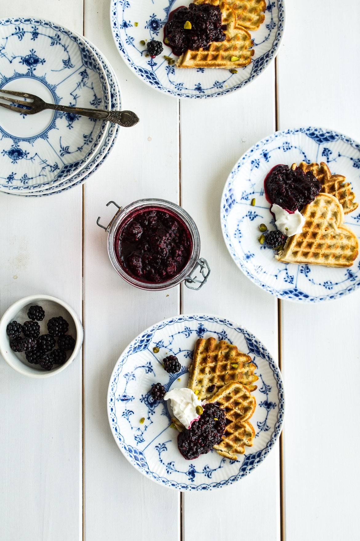 Brombærkompot med honning - opskrift på nem brombærkkompot - Stinna