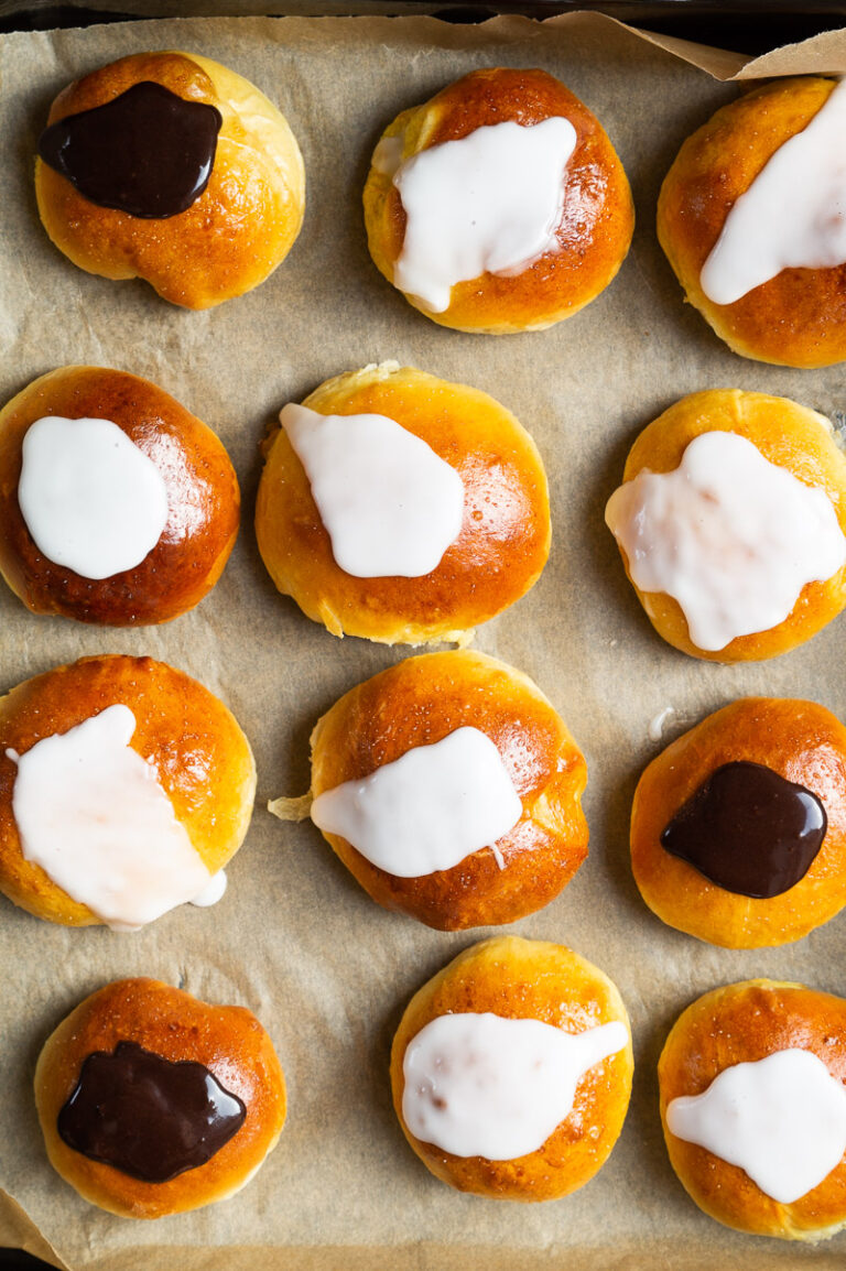 Fastelavnsboller med creme og remonce- nem og lækker opskrift - Stinna