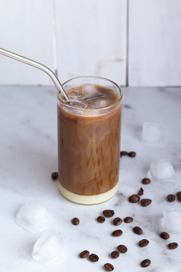 Iskaffe med havremælk - opskrift på vegansk iskaffe - Stinna