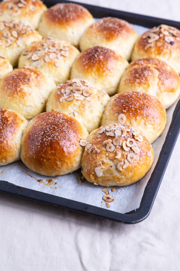 Bamseboller | opskrift på bløde boller med smør - perfekt til fødselsdag