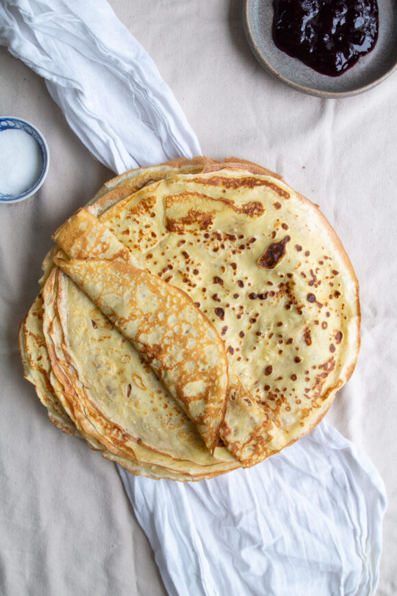 Pandekager - opskrift på søde gammeldags pandekager - Stinna