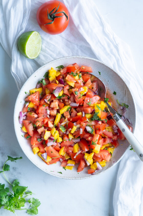 Mangosalsa | opskrift på lækker salsa med mango, tomat og lime