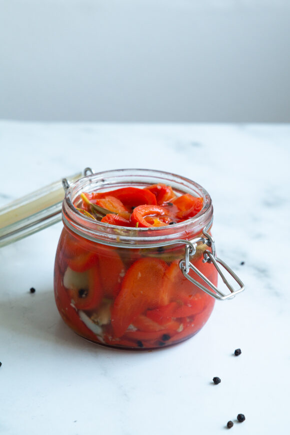 Syltede peberfrugter | opskrift på peberfrugt syltet i krydret lage