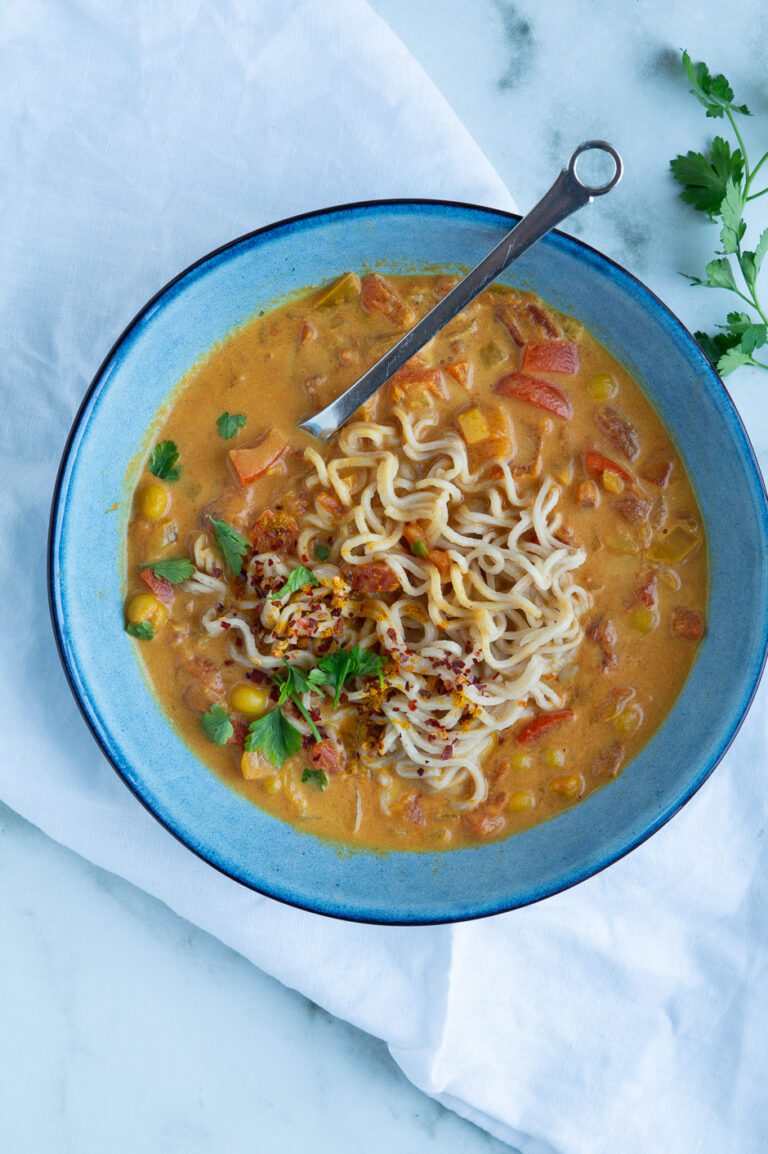 Karrysuppe | vegetarisk karrysuppe med nudler